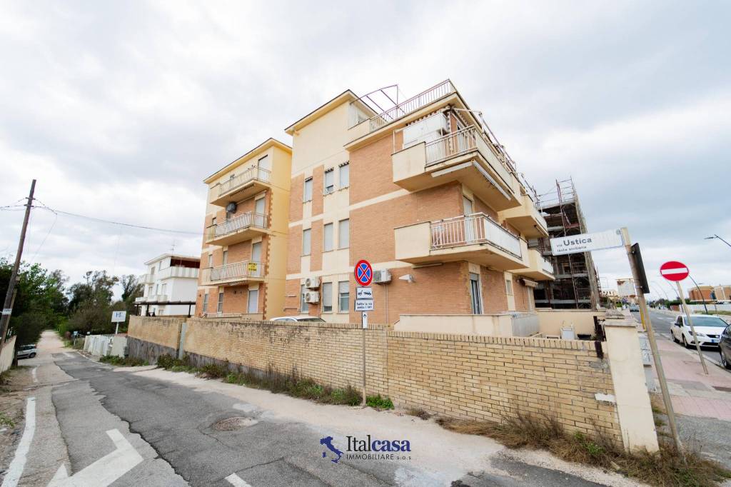 Appartamento in vendita a Latina strada Lungomare, 1977