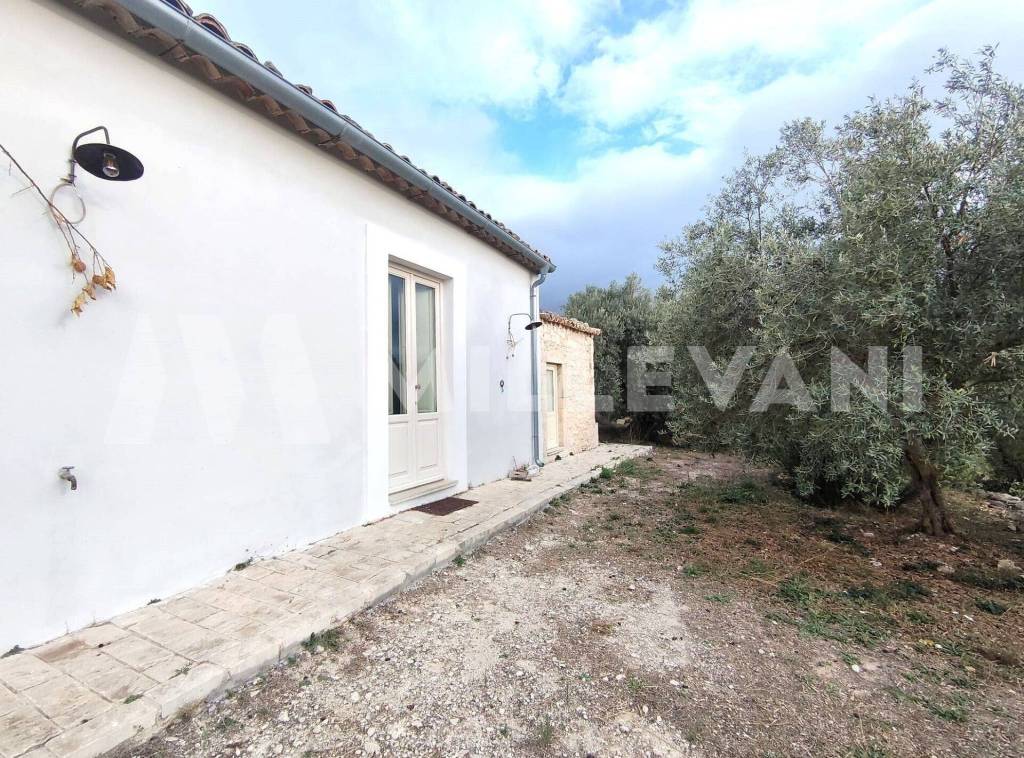 Casale in vendita a Chiaramonte Gulfi