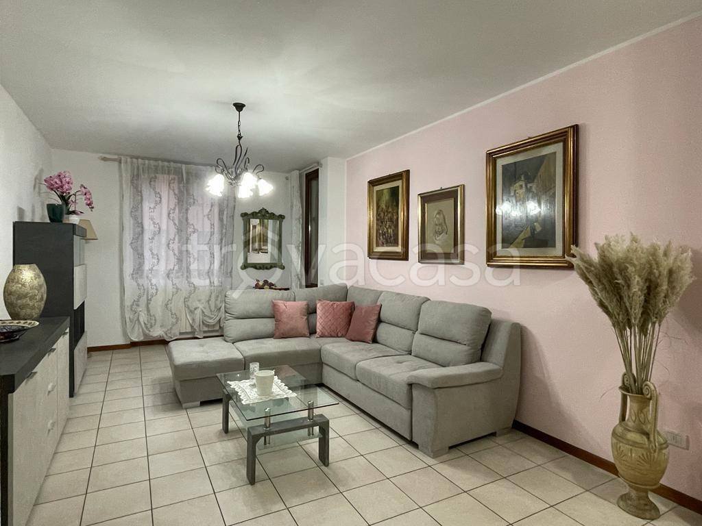 Appartamento in vendita ad Alzano Lombardo via Fratelli Valenti