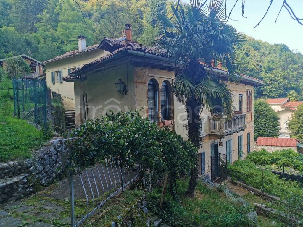 Villa in vendita ad Arcisate via Lazzaretto, 15
