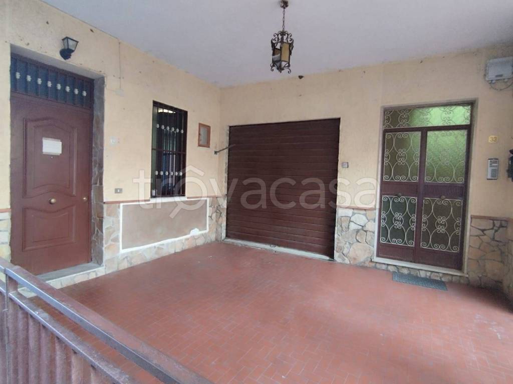 Appartamento in vendita a Palermo cortile Vaccaro in Corso dei Mille, 34a