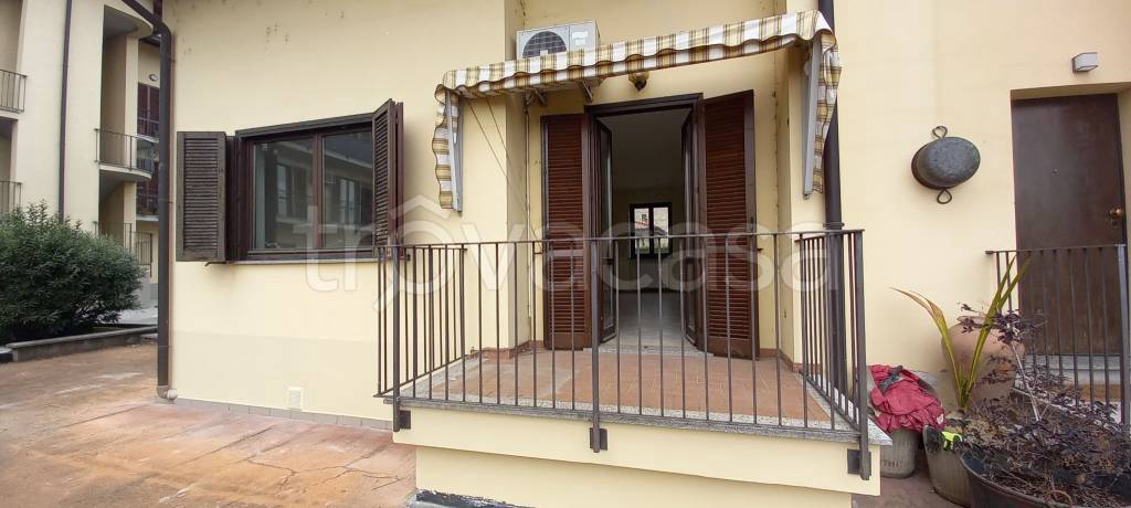 Villa Bifamiliare in in vendita da privato ad Arona sottopassaggio Vevera, 2