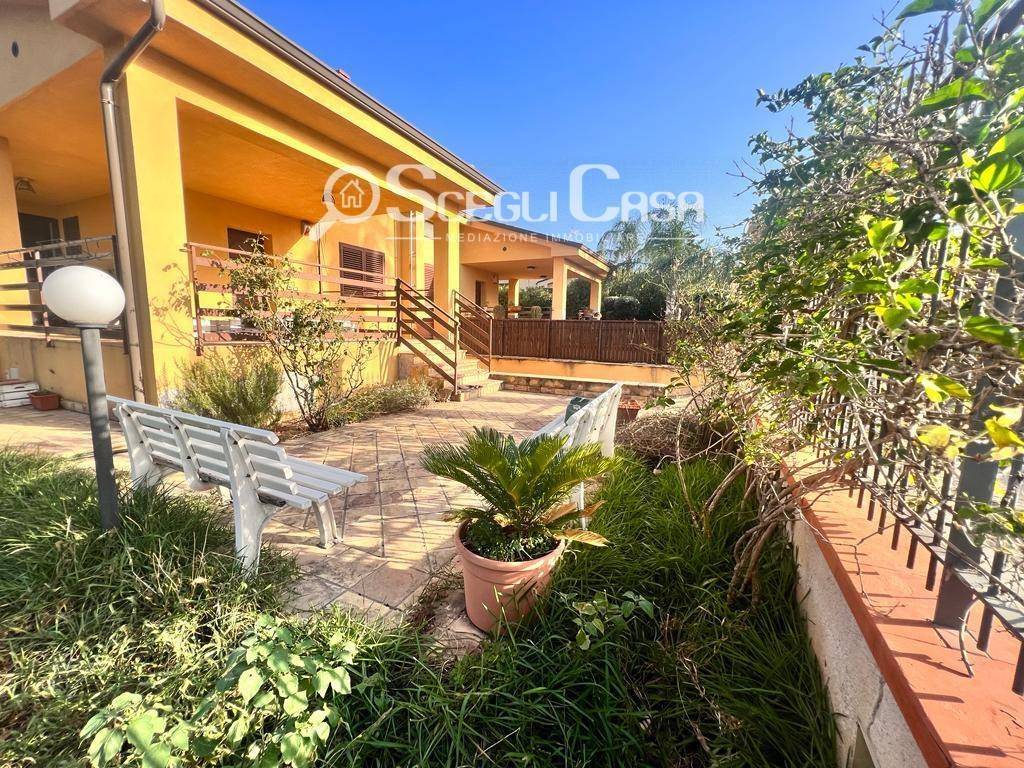 Villa a Schiera in vendita a Carini viale Ponente, 41