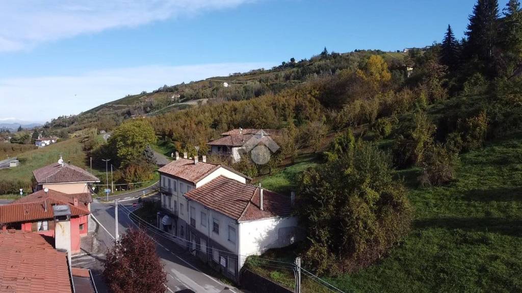 Casa Indipendente in vendita a Sinio via alba