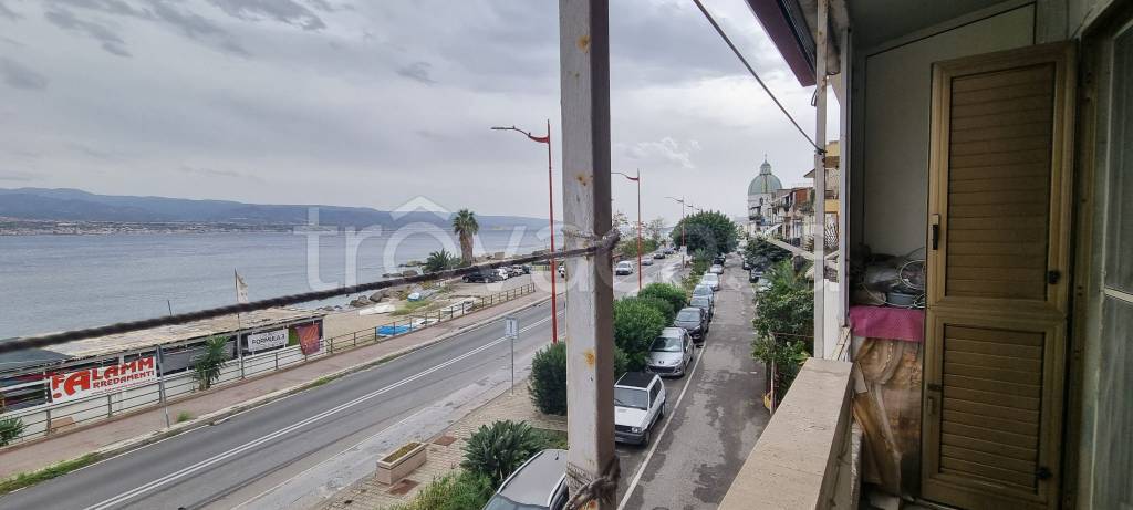 Appartamento in vendita a Messina via Consolare Pompea, 232