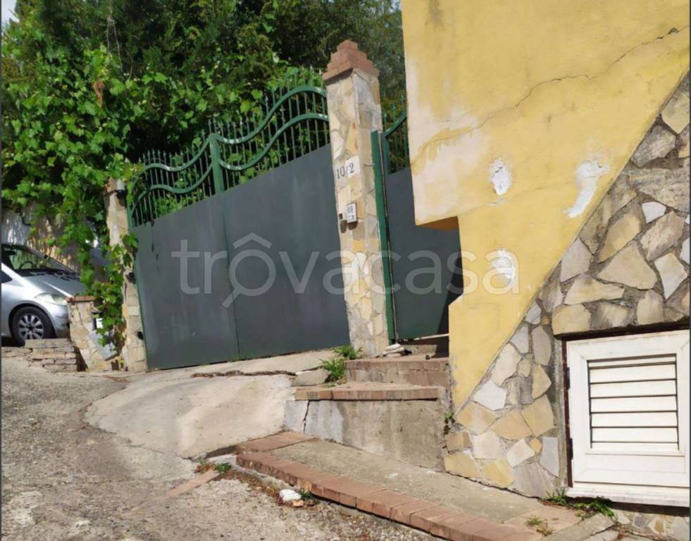 Appartamento all'asta a Mendicino via Alessandro il Molosso