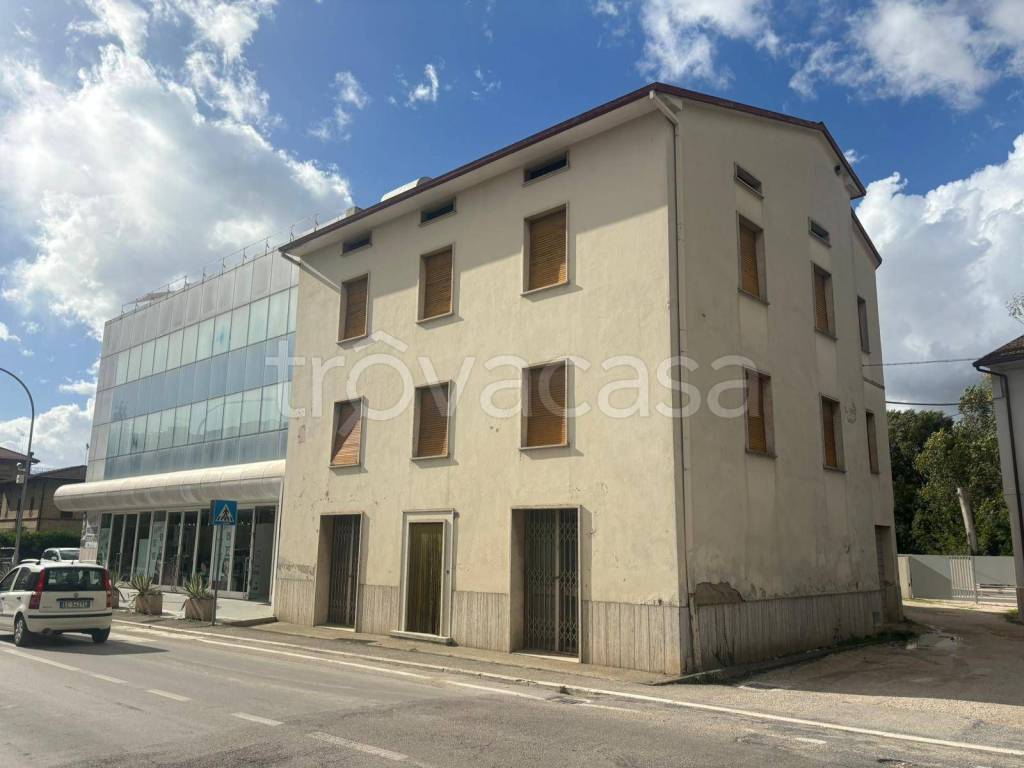 Casa Indipendente in vendita a Bastia Umbra via Firenze