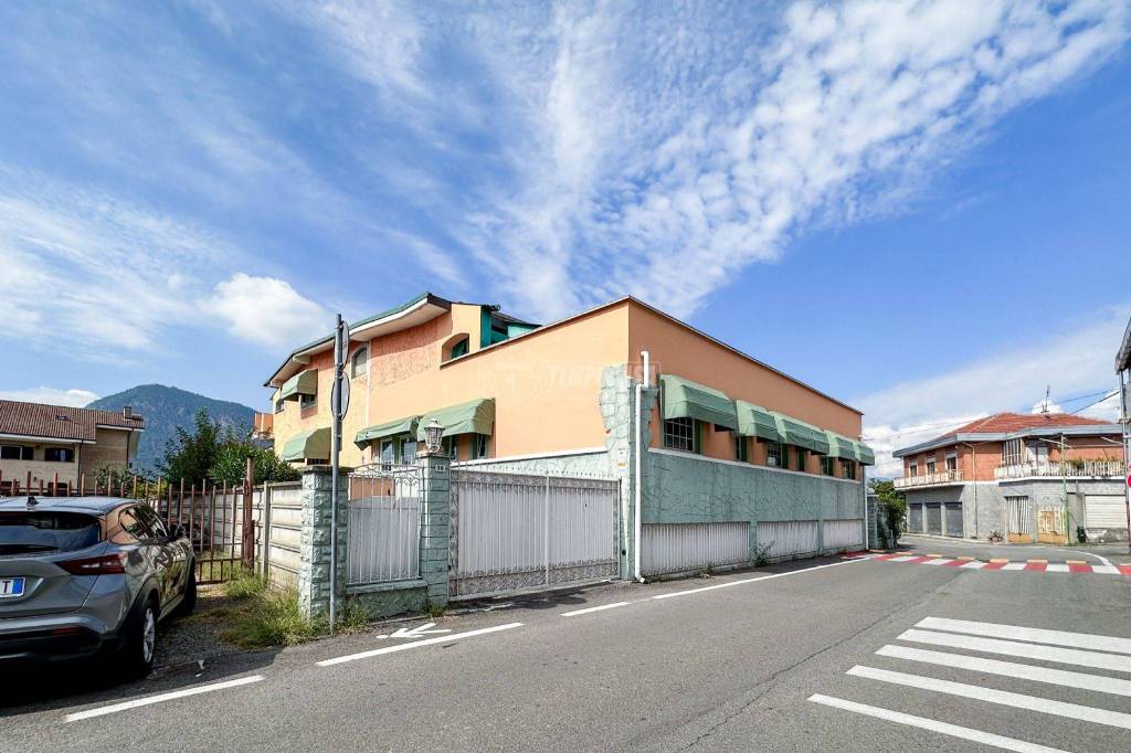 Intero Stabile in vendita a Bruino via Michelangelo Buonarroti