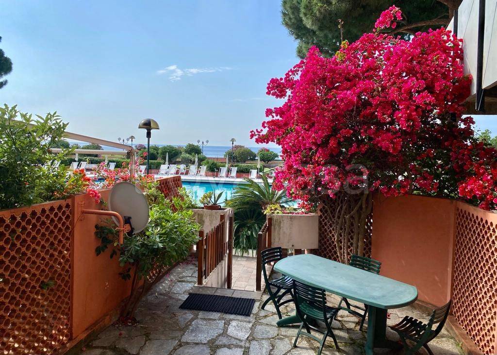 Appartamento in vendita ad Arenzano via della Pineta