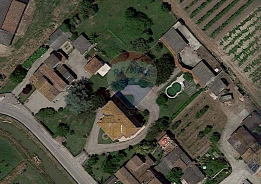 Casa Indipendente in vendita a Bondeno via Ferrarese, 197-199