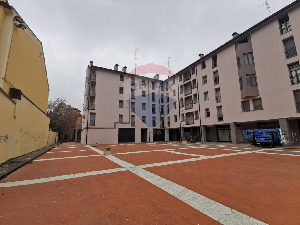 Appartamento in vendita a Ferrara piazza Cacciaguida, 3