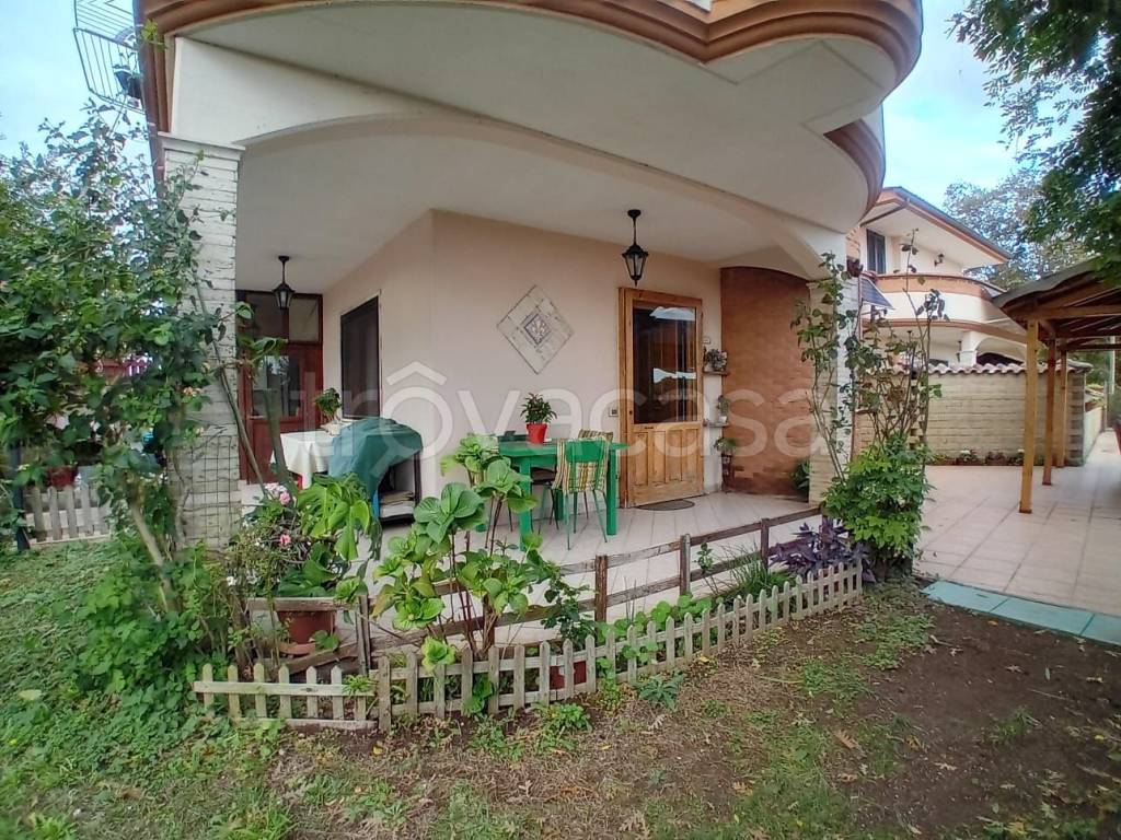 Villa Bifamiliare in vendita ad Anzio via Alfredo Oriani