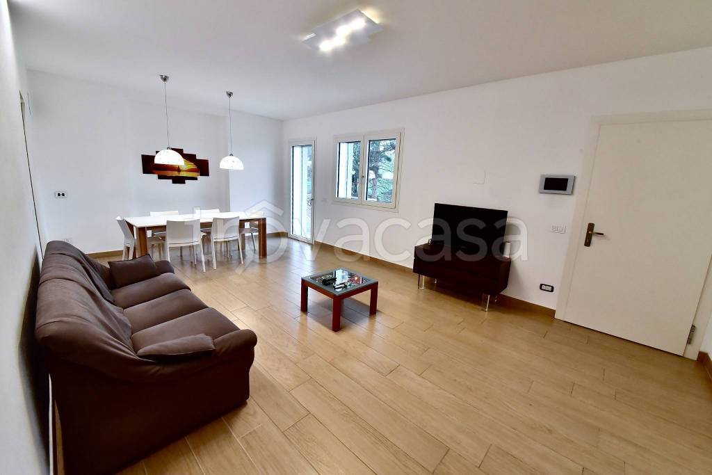 Villa in vendita a Carimate via Giuseppe Verdi, 4 Foto-3