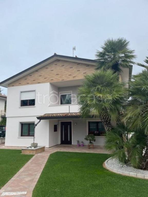 Villa in vendita a San Giovanni al Natisone via 4 Novembre