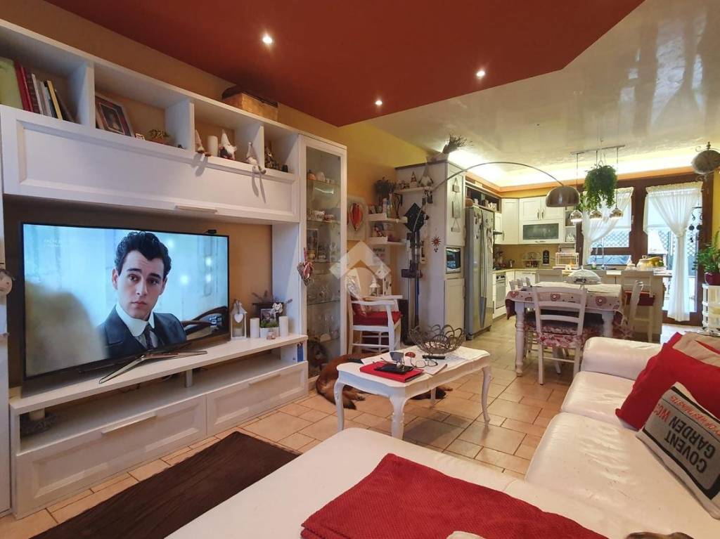 Villa a Schiera in vendita a Castel d'Azzano zona Beccacivetta, 1