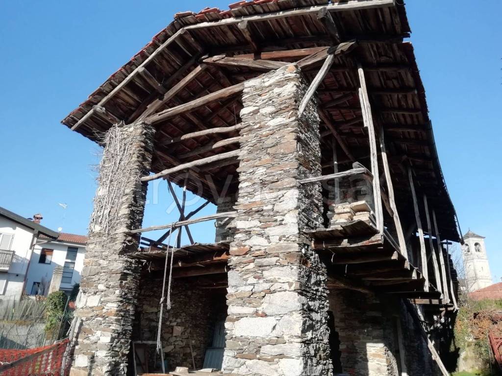 Cascina in vendita a Brovello-Carpugnino