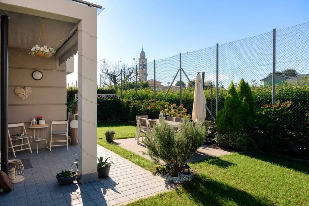 Villa Bifamiliare in vendita a Cantù via Claudio Monteverdi