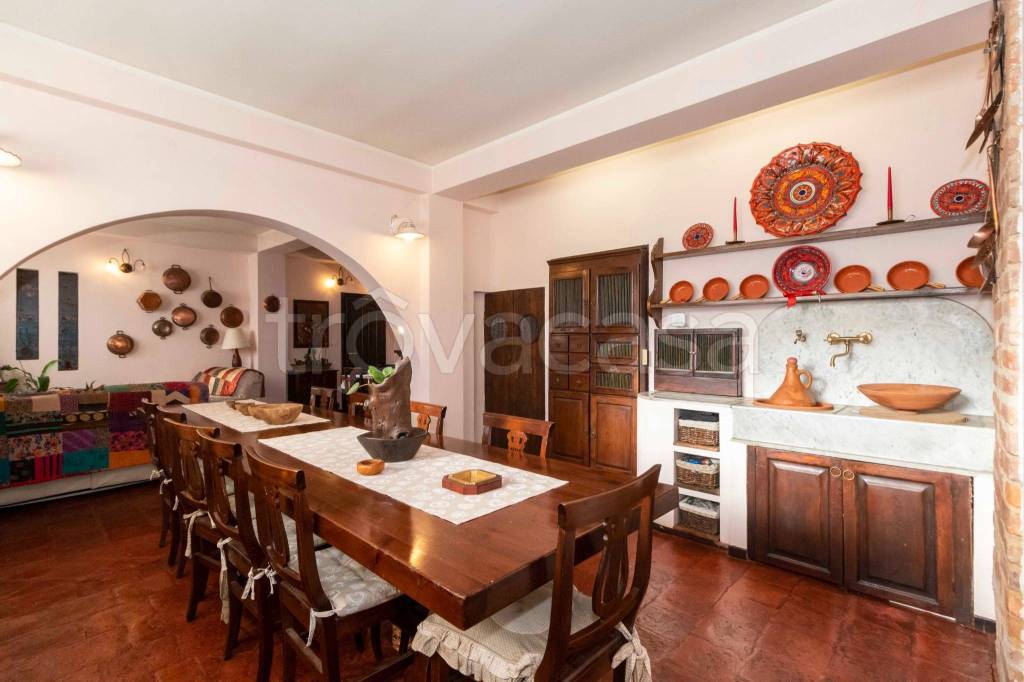 Casa Indipendente in vendita ad Asti frazione Serravalle, 124