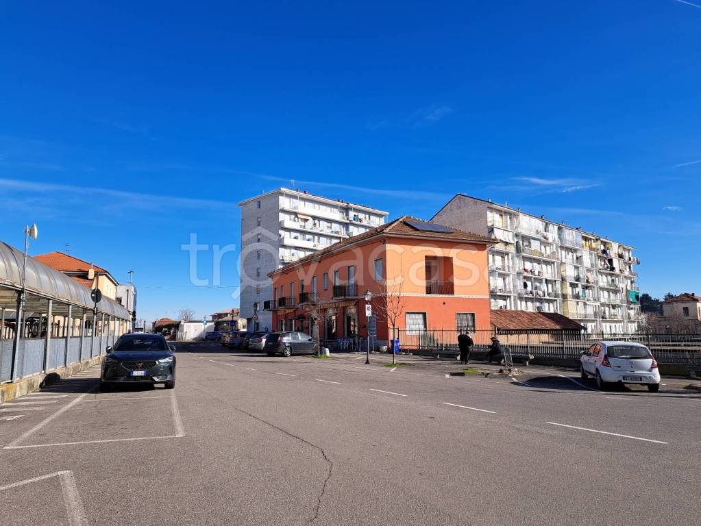 Intero Stabile in vendita a Livorno Ferraris viale 4 Novembre, 37