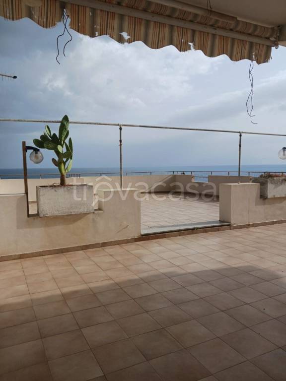 Appartamento in vendita a Messina lungomare Acqualadroni, 5