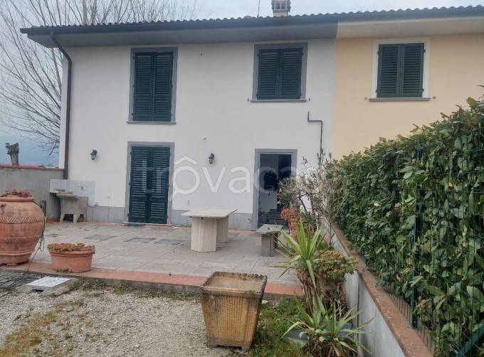 Appartamento in vendita a Prato via di Dogaia, 257