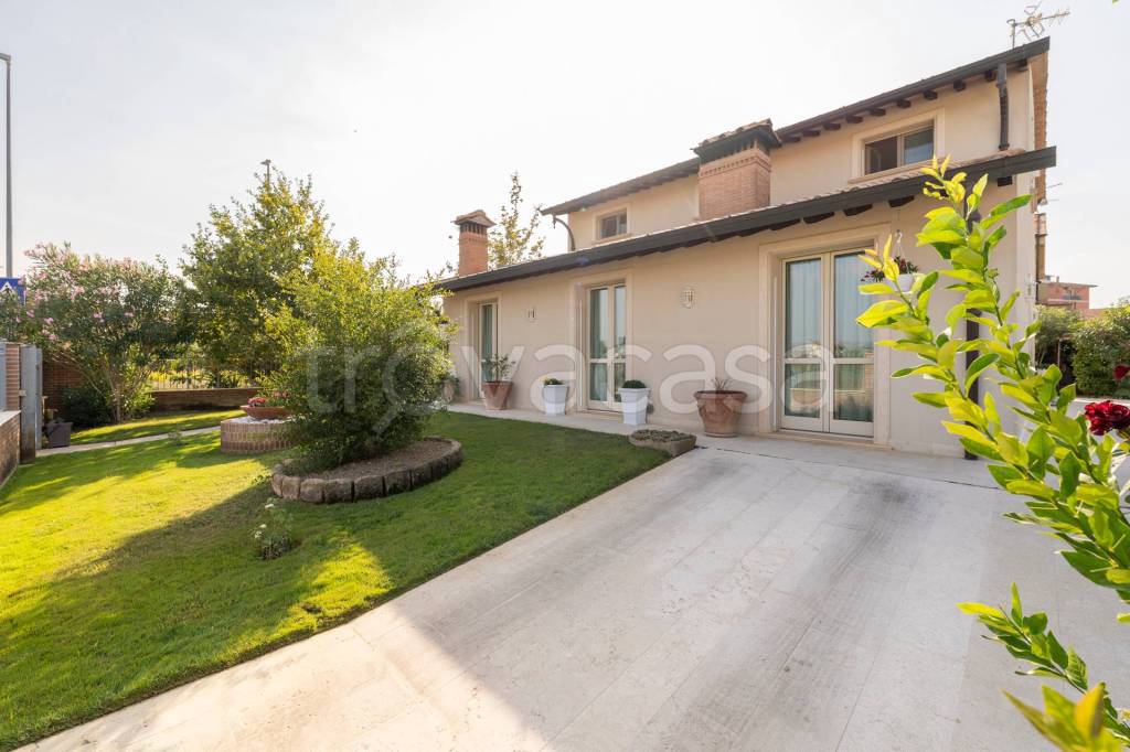 Villa in vendita a Ponsacco via Antonio Meucci