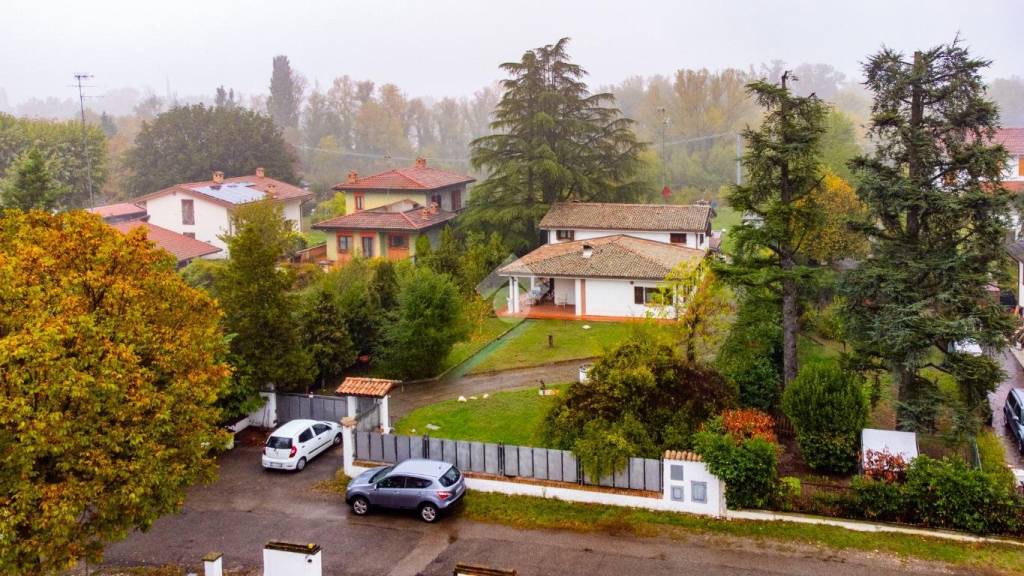 Villa in vendita a Lesignano de' Bagni via Pietro da Lesignano, 8