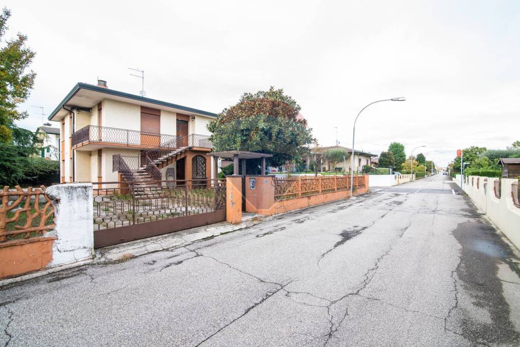 Casa Indipendente in vendita a Istrana via Divisione Julia, 52