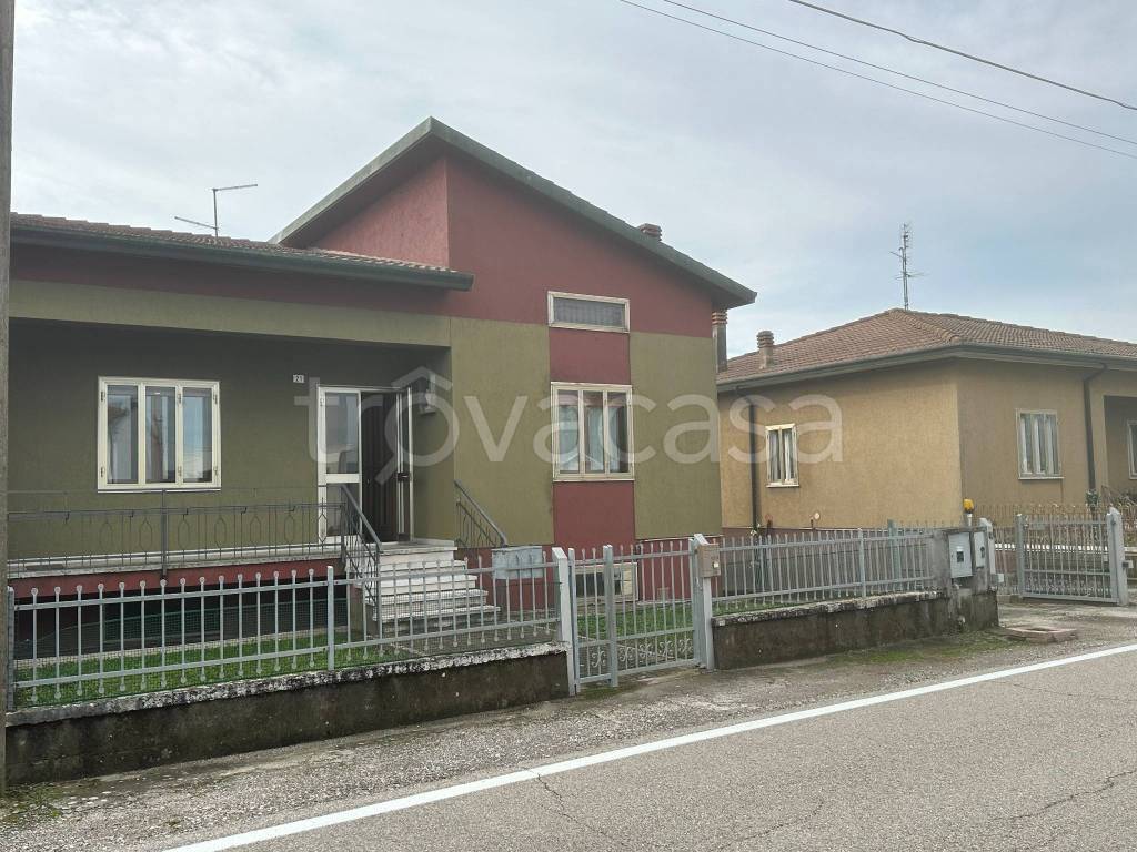 Villa Bifamiliare in vendita a Belfiore via Casoni, 21