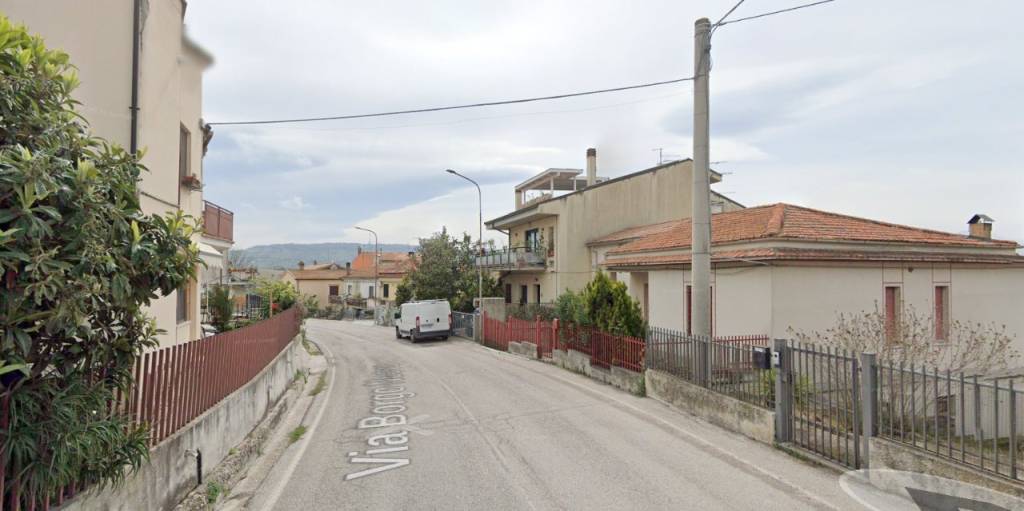 Appartamento all'asta ad Atri via delle Maggiolate