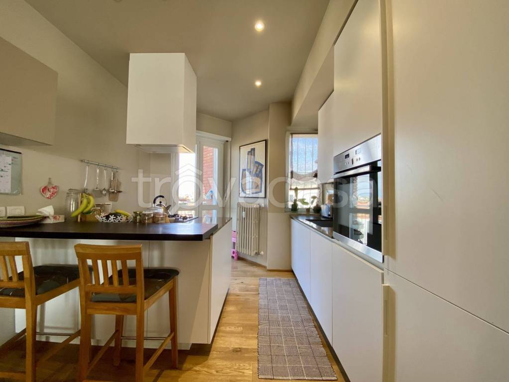 Appartamento in vendita ad Alba strada Rorine, 27