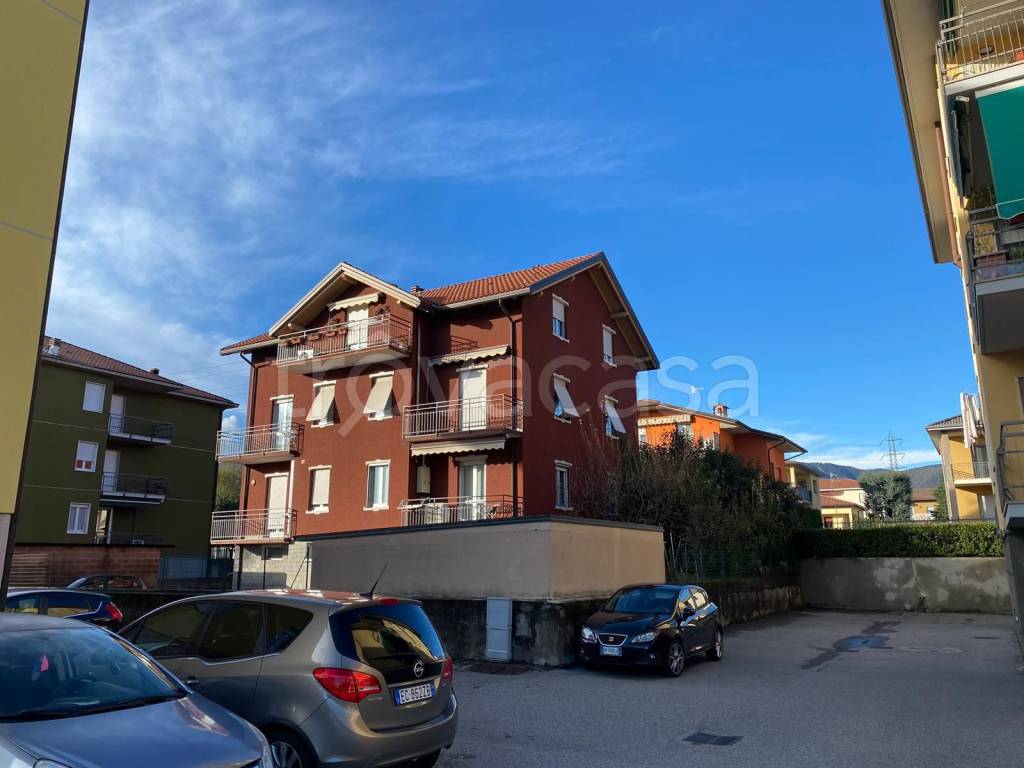 Appartamento in vendita ad Almè via Divisione Julia, 11
