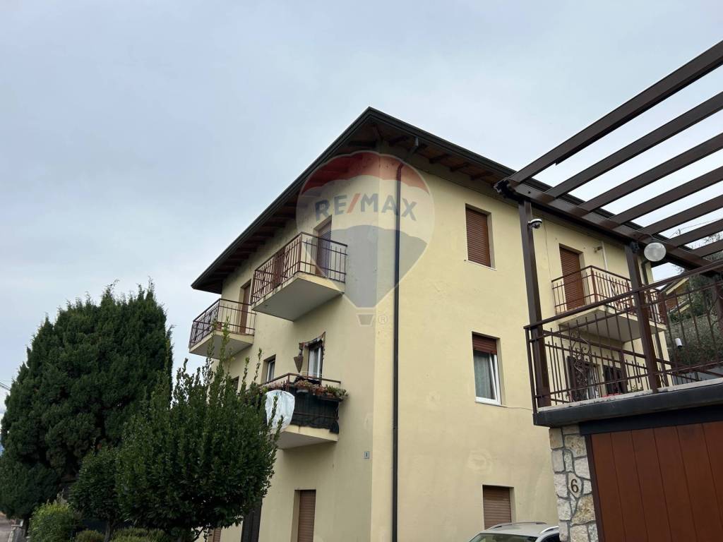Appartamento in vendita a Brenzone sul Garda via Lavesino, 8