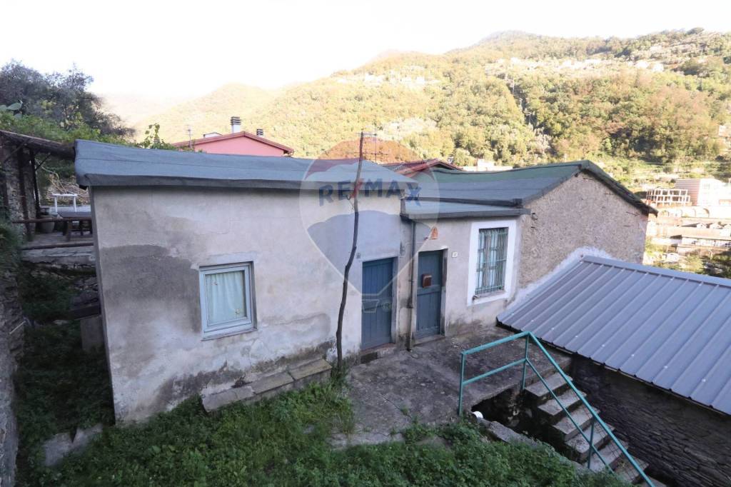 Appartamento in vendita ad Avegno via Del Piano, 43
