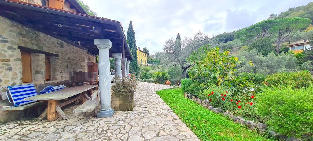 Villa in vendita ad Ameglia