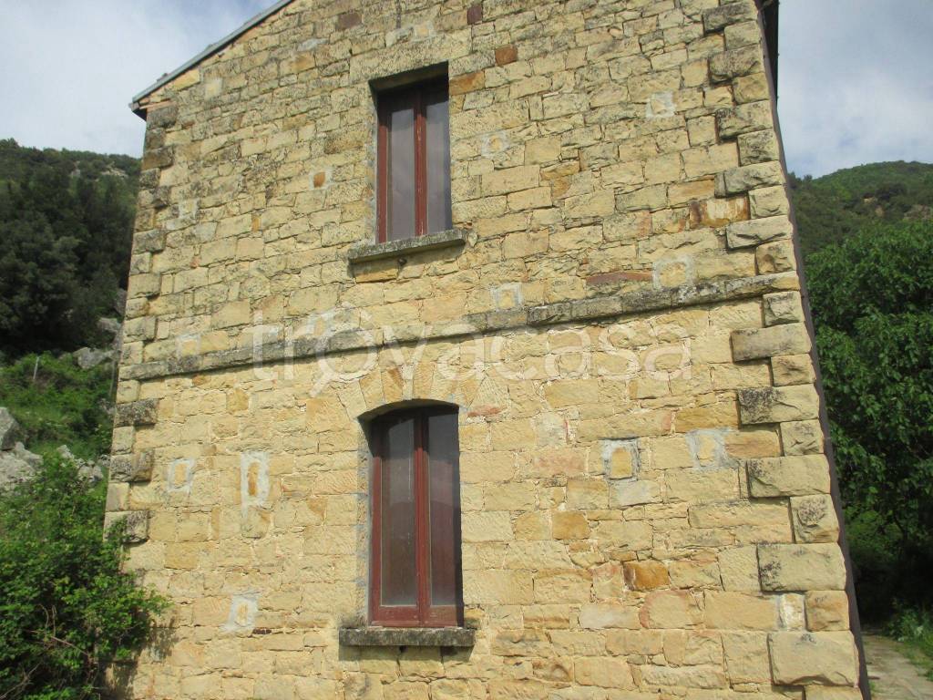 Casale in in vendita da privato a Pietrapertosa strada Provinciale di Pietrapertosa