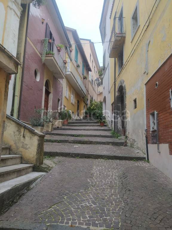 Intero Stabile in vendita a Caiazzo via Vincenzo Carullo