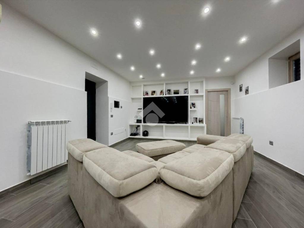 Casa Indipendente in vendita a Cancello ed Arnone via Municipio, 12