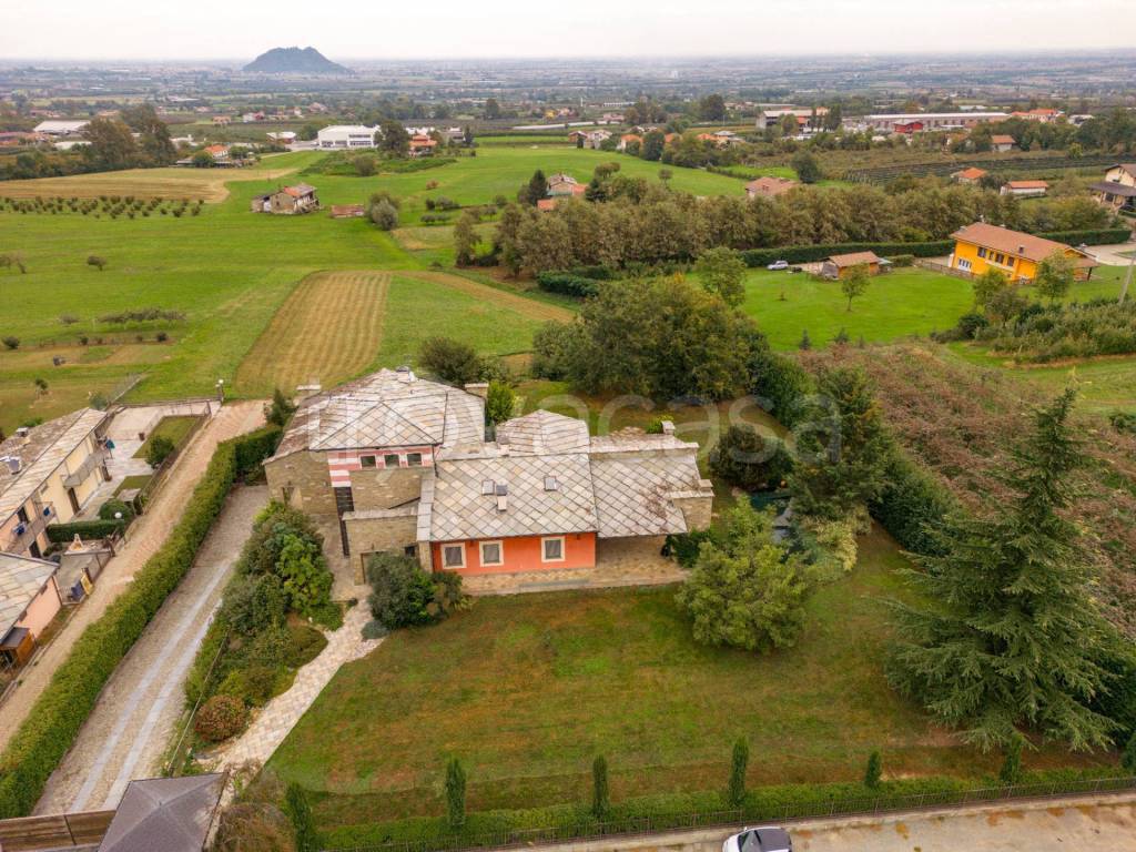 Villa in vendita a Bagnolo Piemonte via Traversale Ripoira