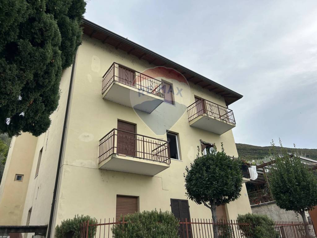 Appartamento in vendita a Brenzone sul Garda