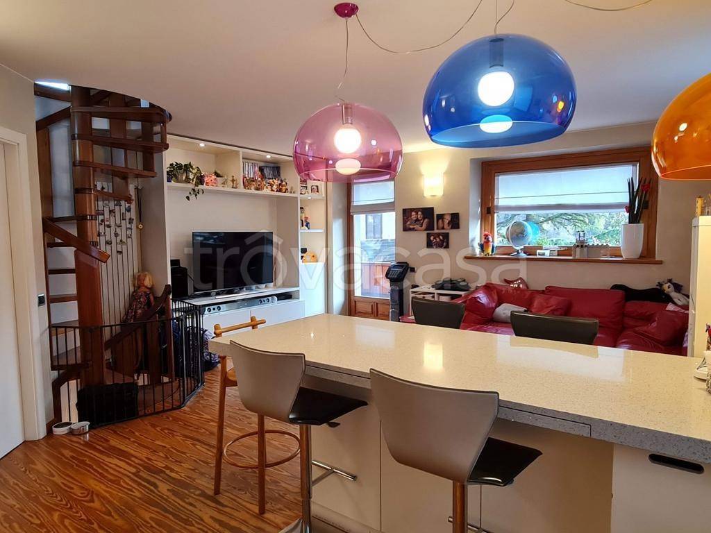 Villa in vendita a Chiesa in Valmalenco contrada Montini, 3