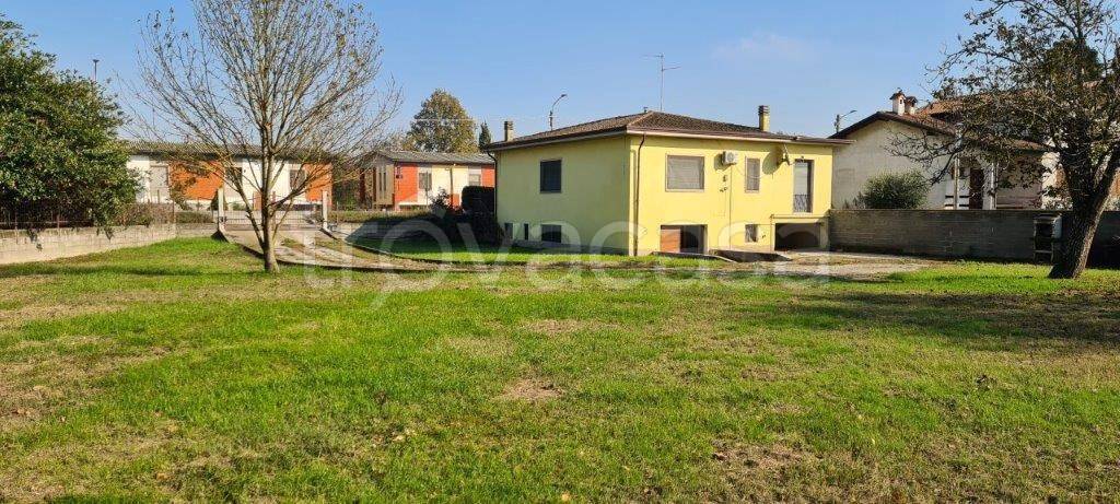 Villa in vendita a Castelleone via Bodesine