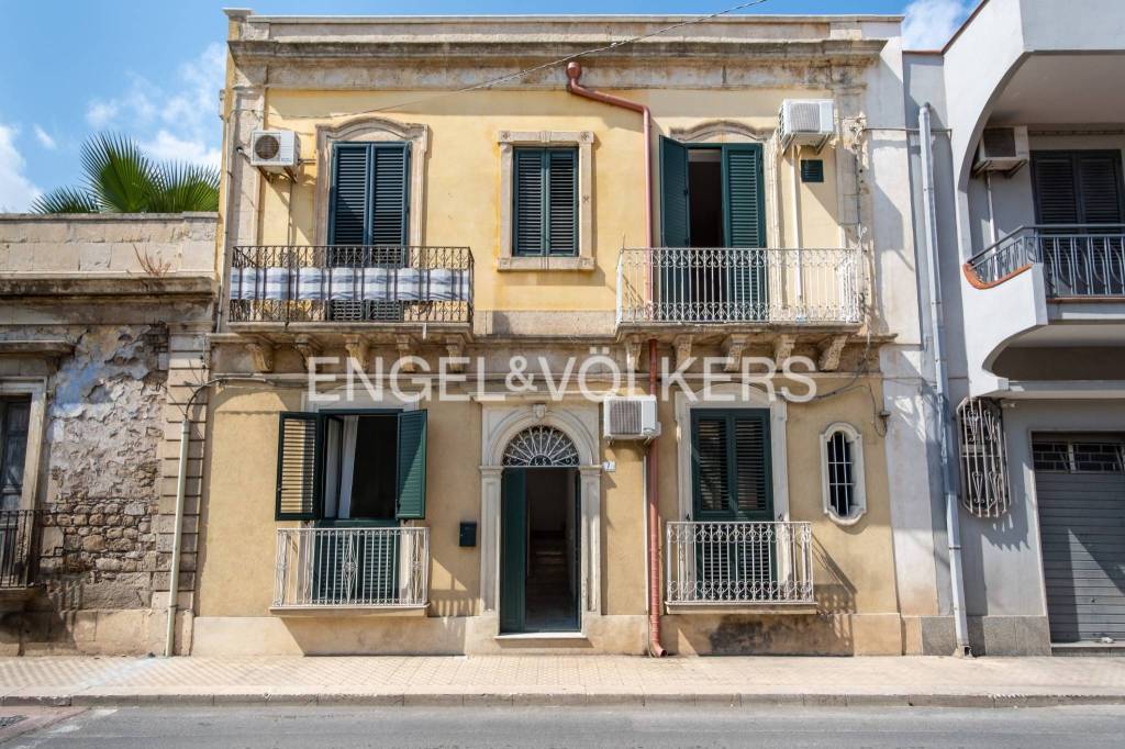 Casa Indipendente in vendita ad Avola via Alfredo Cappellini, 7