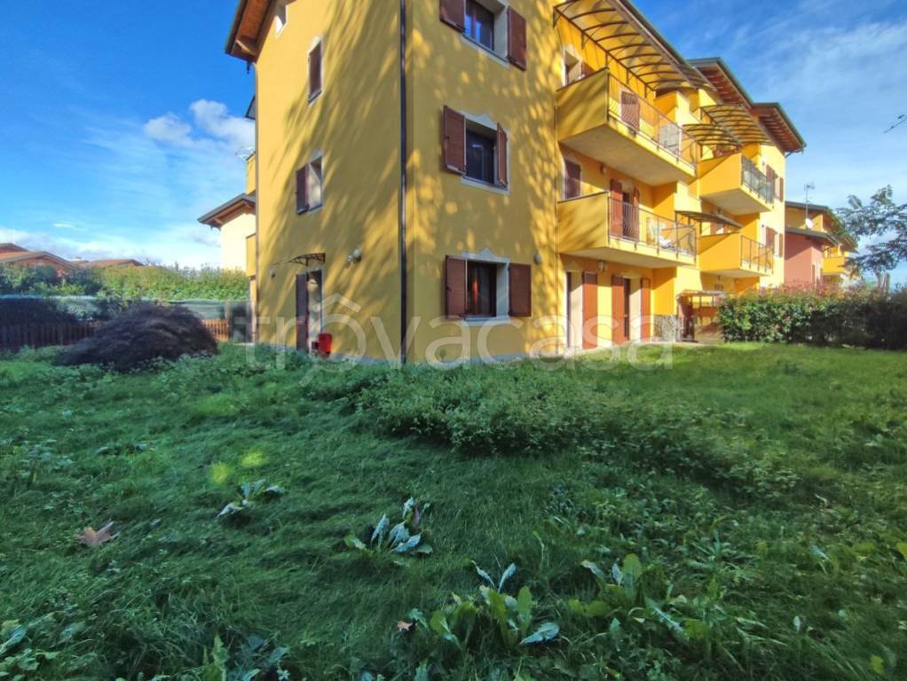 Appartamento in vendita ad Arona via Crosa