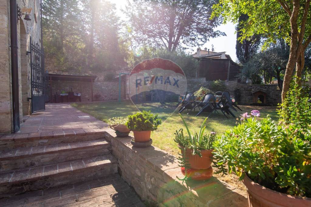 Villa Bifamiliare in vendita ad Assisi via Madre Terra, snc