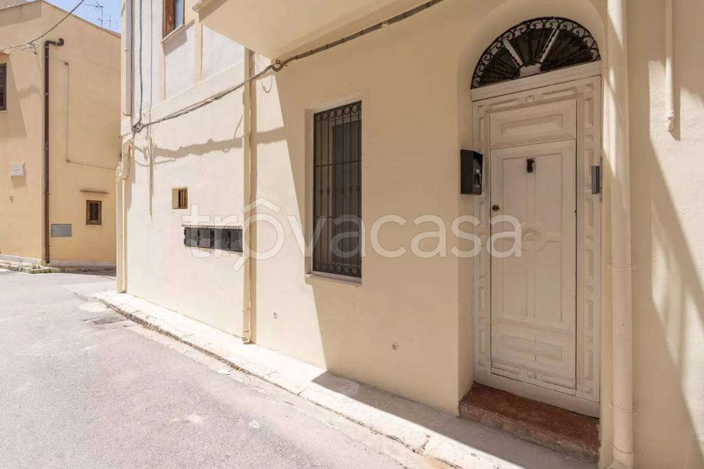 Casa Indipendente in vendita a Castellammare del Golfo via Costantino, 45