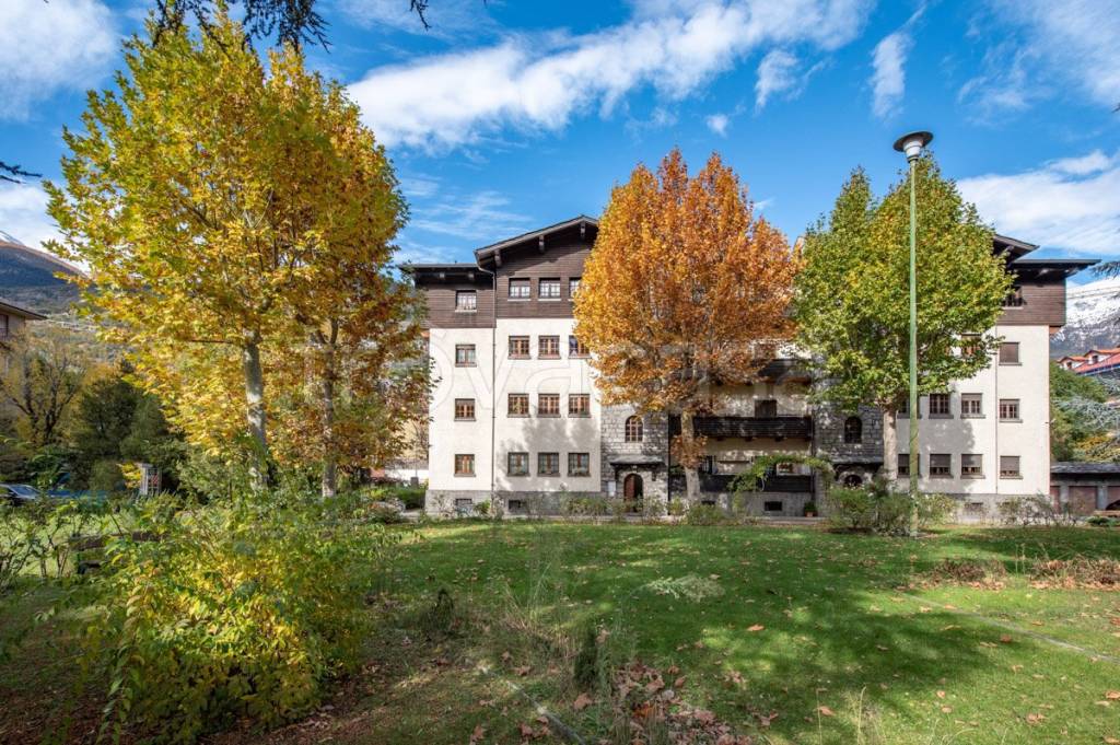 Appartamento in vendita ad Aosta viale Emilio Lexert, 1