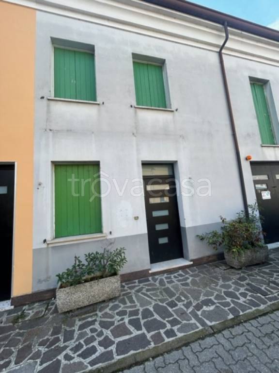 Casa Indipendente in vendita a Castellucchio via Roma