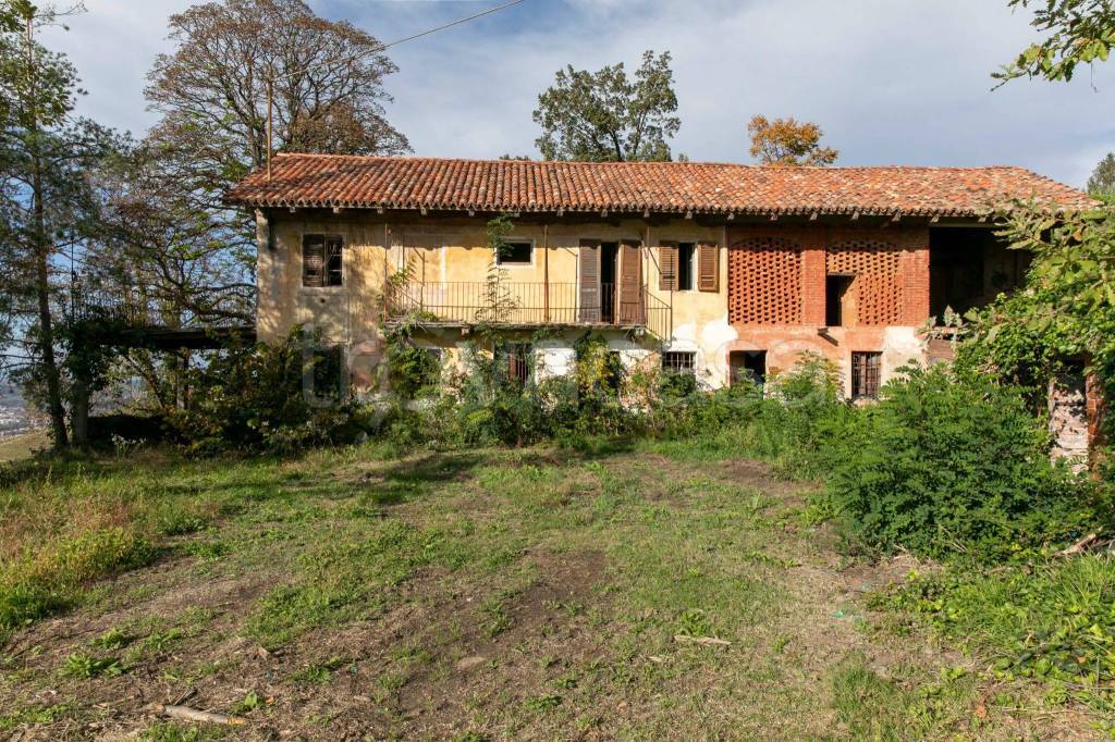 Cascina in vendita ad Alba strada Antiche Serre