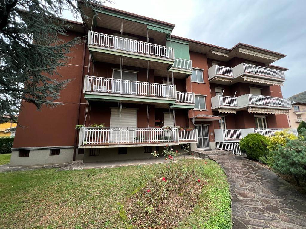 Appartamento in vendita ad Albano Sant'Alessandro via Cristoforo Colombo, 1